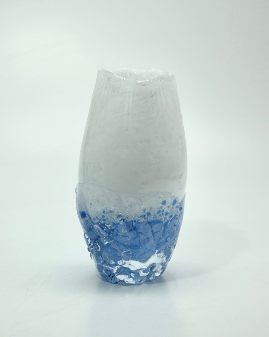 Glacial snow vase 02 – Vancouver Studio Glass