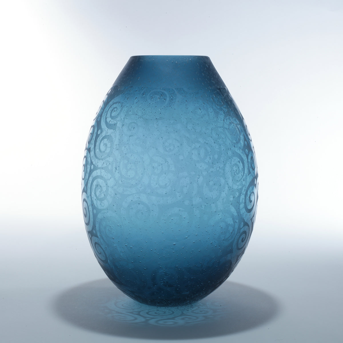 Deep Blue Swoosh Vase – Vancouver Studio Glass